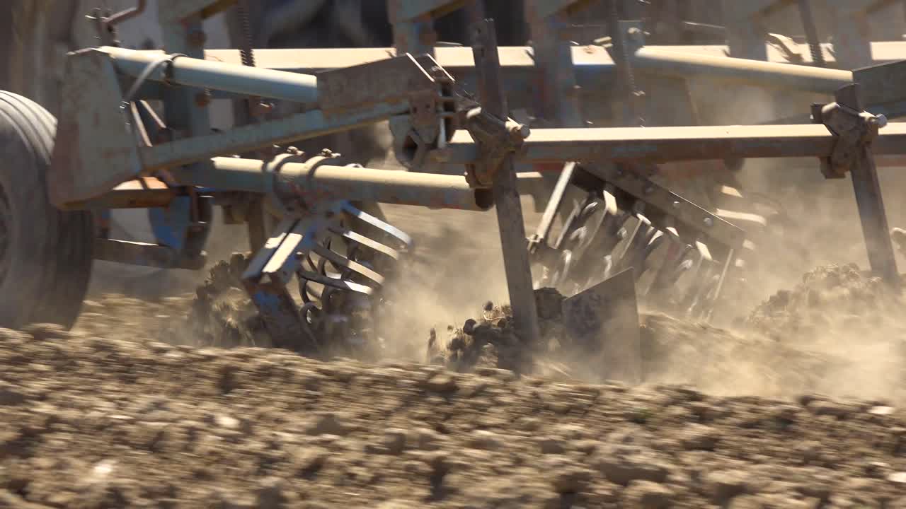 Tractor Plow Blades Move Through Dry Dusty Earth In California ...