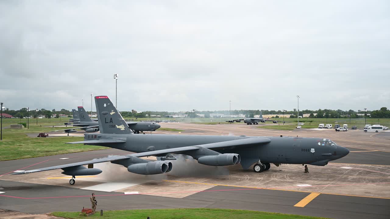 Us Air Force B52 Stratofortress Of The 2Nd Bomb Wing Prepares For ...