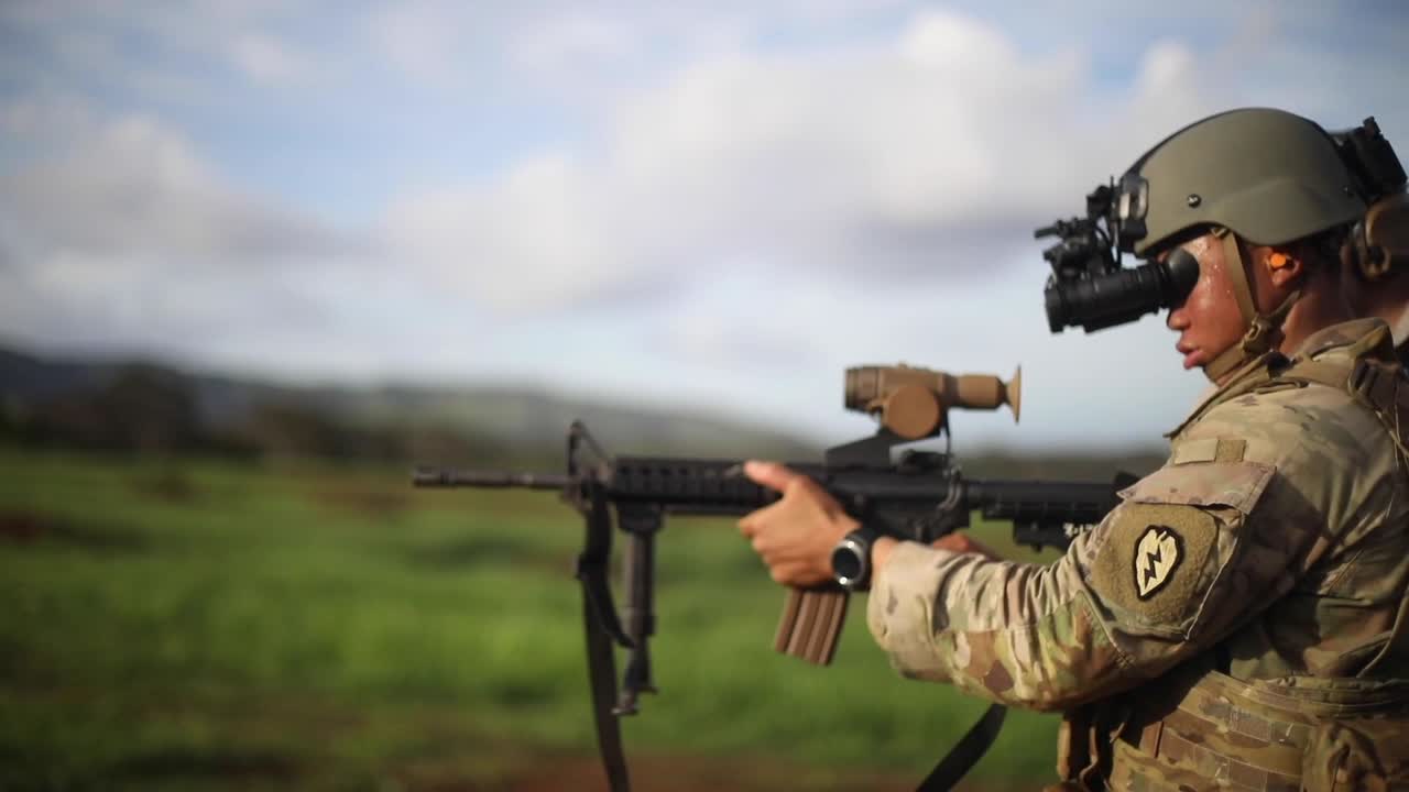 Us Army Soldiers Weapons Qualification Using Night Vision Goggles And ...
