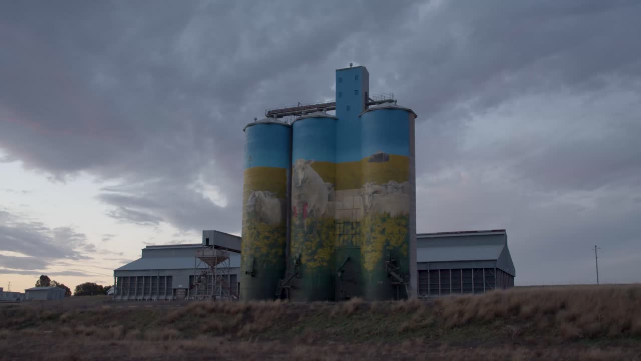 Mural Artwork Of A Flock Of Sheep On Silos In Merriwa, Australia Free ...