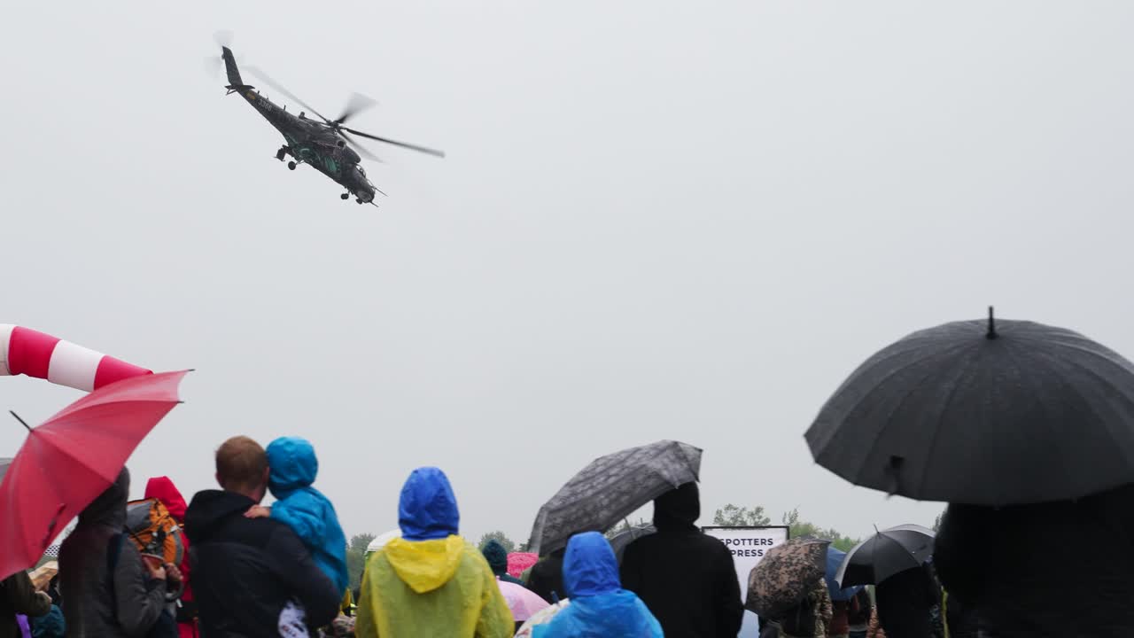 Mil Mi-24 Helicopter Make Impressive Sideways Maneuver During Airshow ...