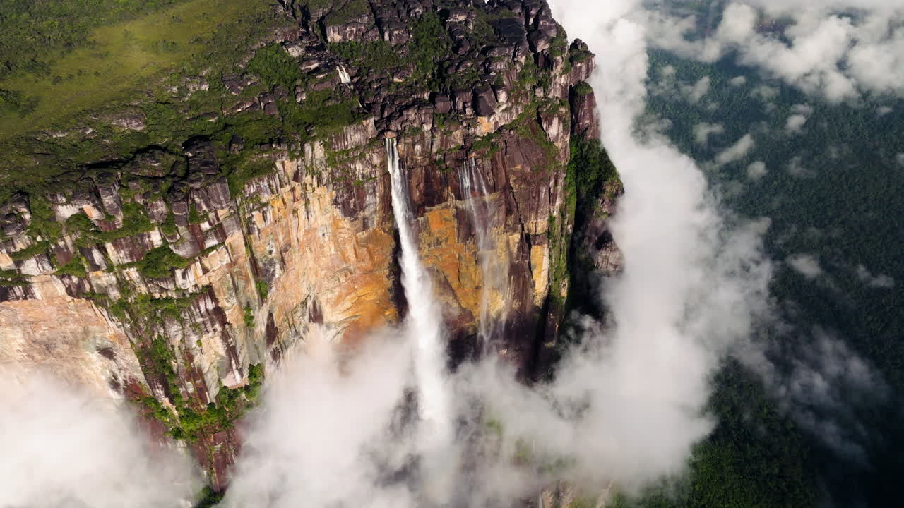 Angel Falls With Fog Flowng Down The Auyan-tepui Mountain In Canaima ...