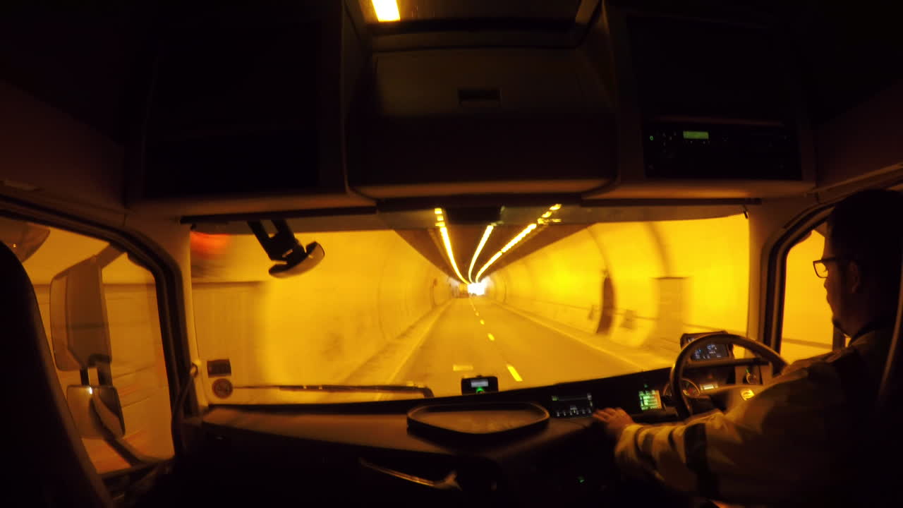 HGV Driving Through The Holywell Coombe Viaduct Near Folkestone In The ...