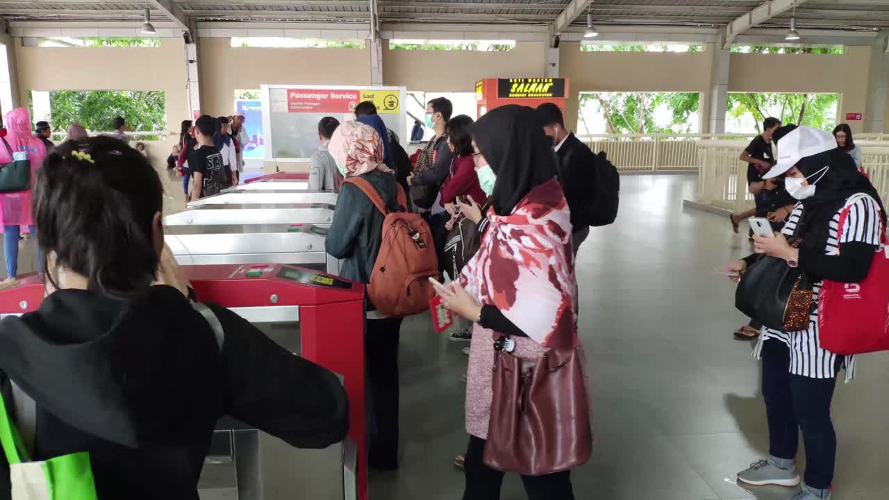 Indonesians Tap Card On Gates In KRL Kebayoran Station Free Stock Video ...