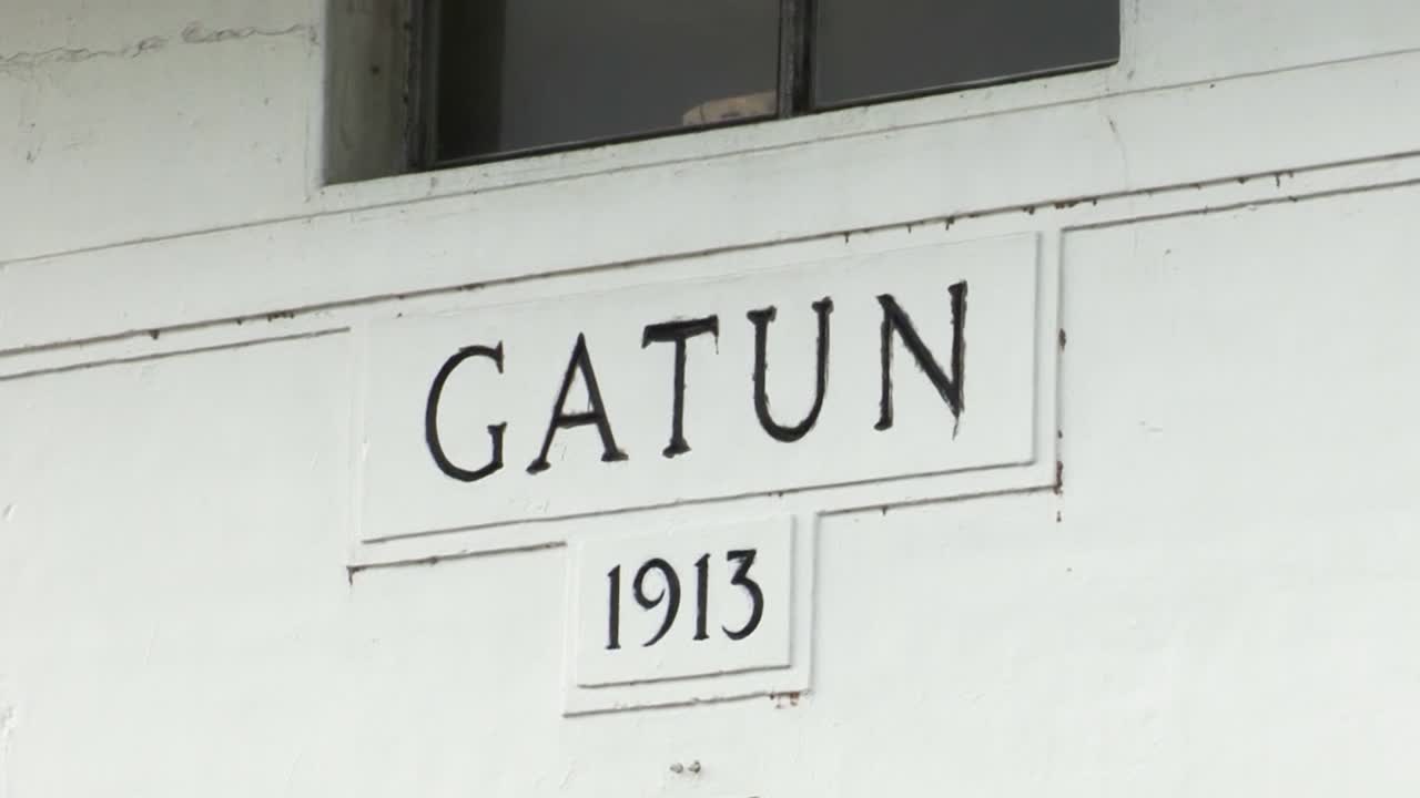 Descarga Gratis Vídeos De Stock De Cerca Del Nombre De Gatun En La ...