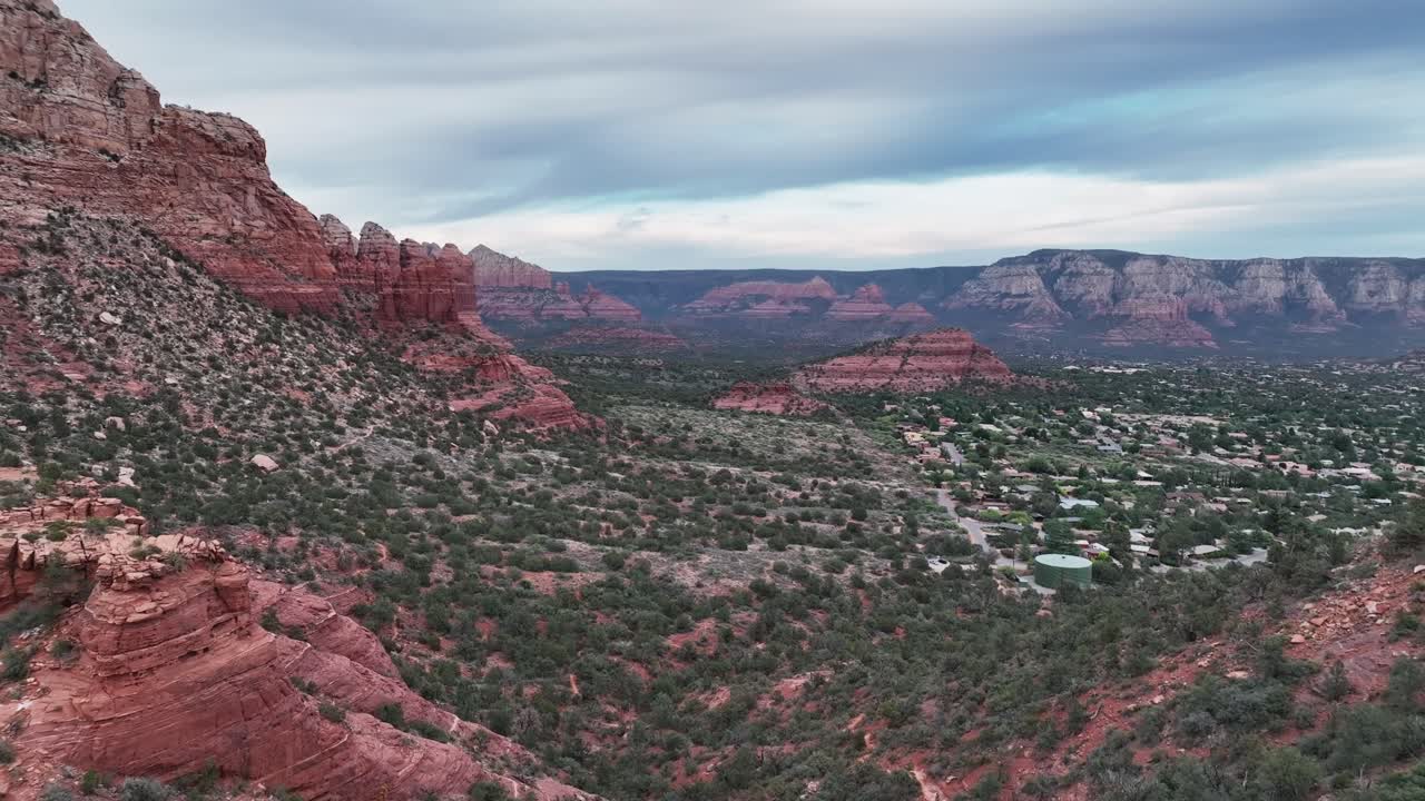 Descarga Gratis Vídeos De Stock De Rocas Rojas Geológicas Famosas Con ...