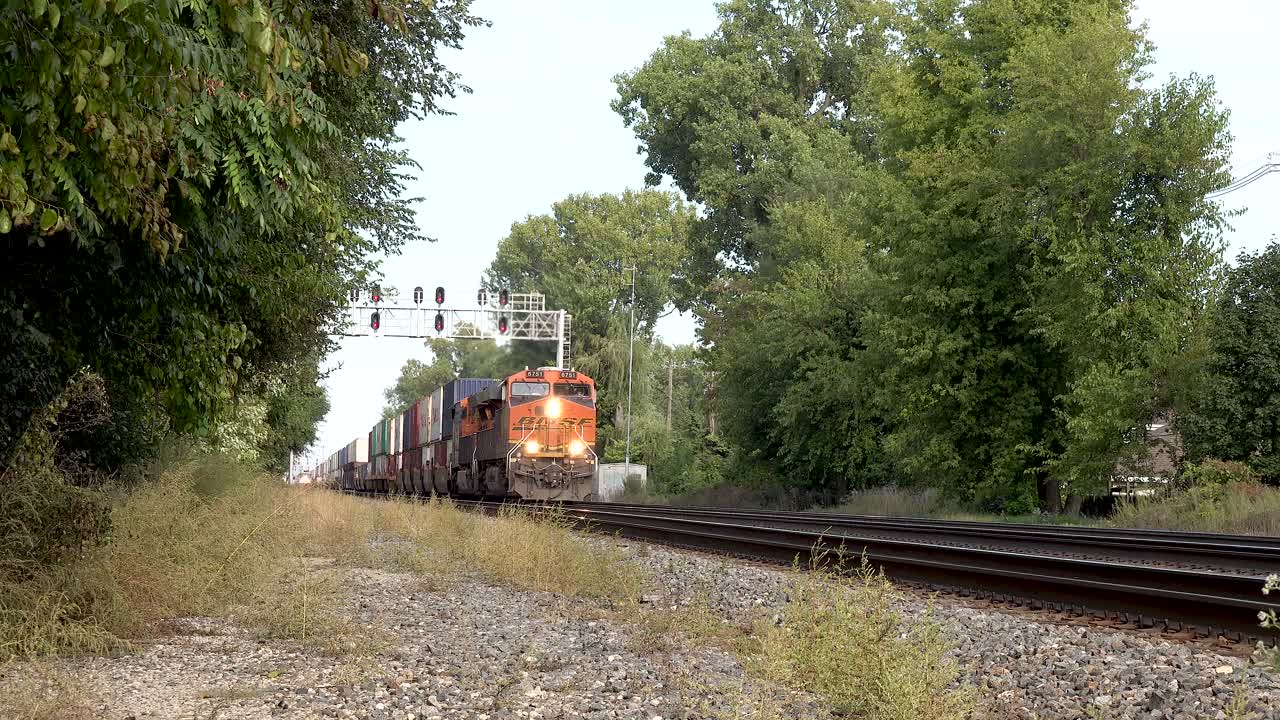 Freight Train Locomotive Hauling Containers Down Rail Road Line 4k Free ...