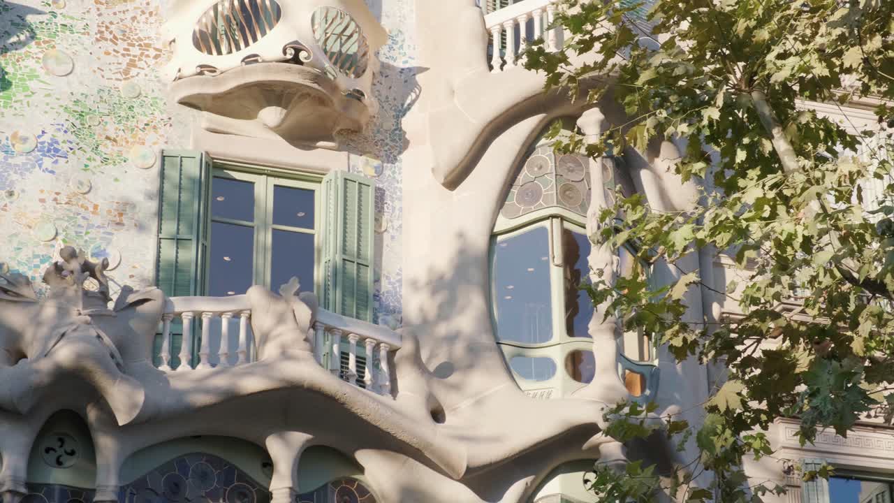 Casa Batlló, First Floor External Window Pan Right 4k 30fps Bright ...