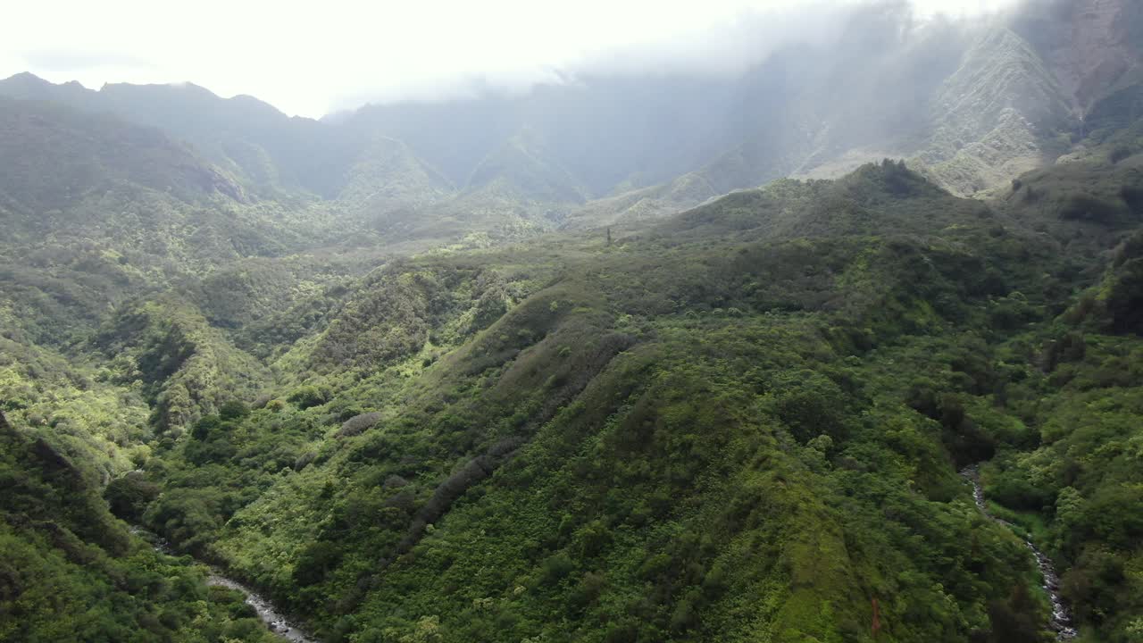 Spectacular Views Of Iao Valley And The River That Runs Through It Free ...