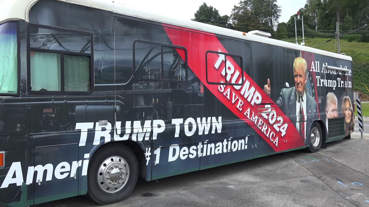 Donald Trump Campaign Bus Promotes Trump For President In 2024 Free ...