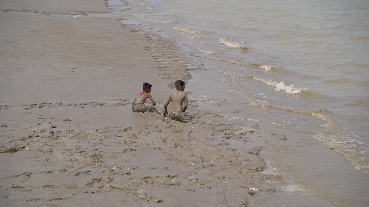 Children Playing In The Alluvium On The Banks Of The Ganges Free Stock ...