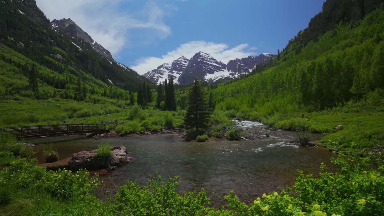 Maroon creek river Crater lake trail Maroon Bells Pyramid Peak 14er ...