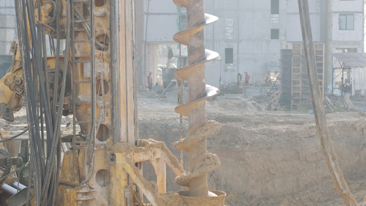 Equipment for installing piles in ground, heavy machines for driving ...