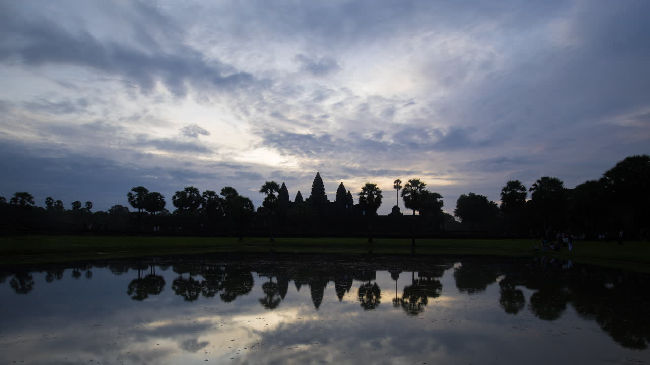 Angkor Wat time lapse sun rise mirror reflection | Premium Stock Video ...