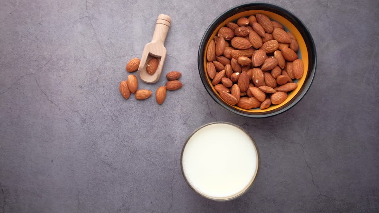 almonds and almond milk | freepik