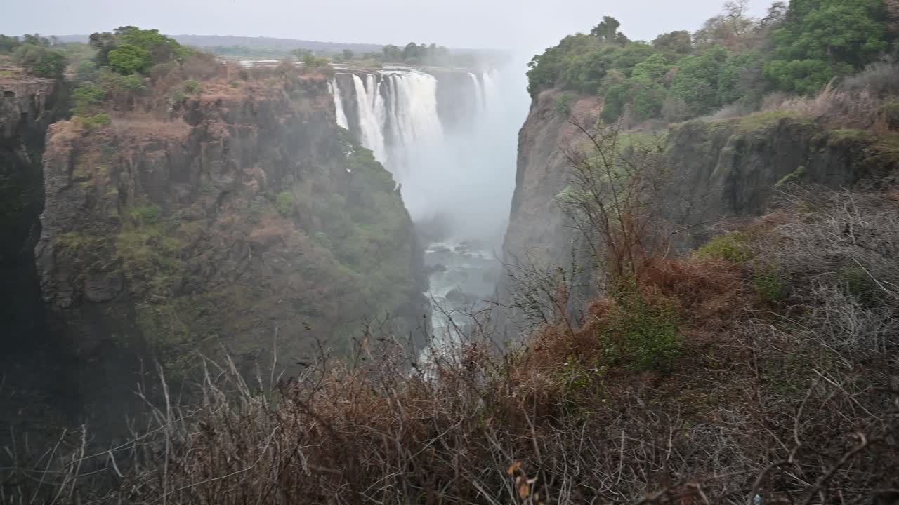 Victoria Falls Waterfalls Tourist Attraction, Left To Right Of The Full ...