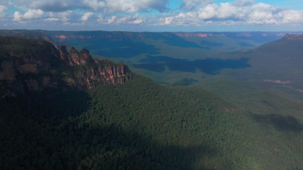 Echo point lookout three sisters cliff walk drone aerial blue mountains ...