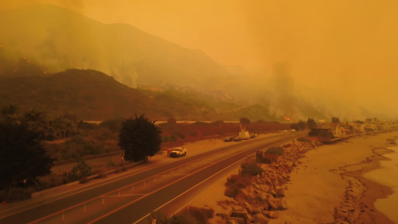 Aerial of firefighters battling the huge Thomas fire in Ventura County ...