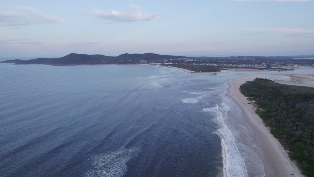 Beach And Shoreline Of Noosa North Shore At Sunset, Queensland ...
