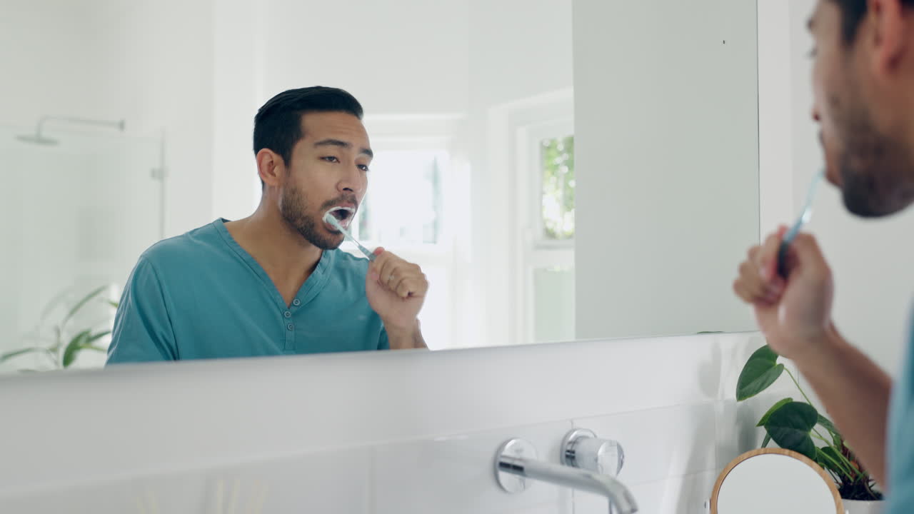 dental bathroom mirror and man brushing teeth | freepik