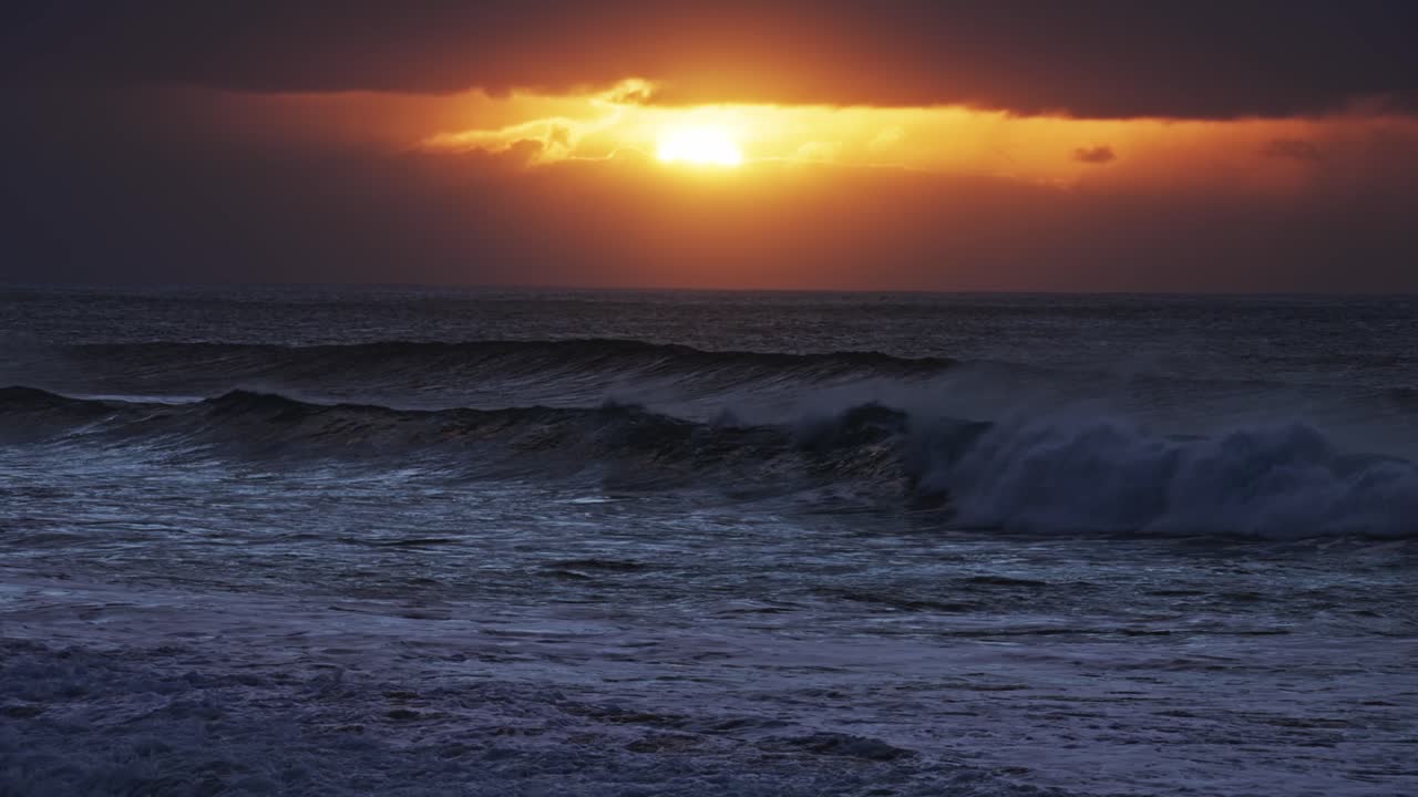 Beautiful Slow Motion Slo Mo Ocean Waves Crashing And Breaking Off The ...