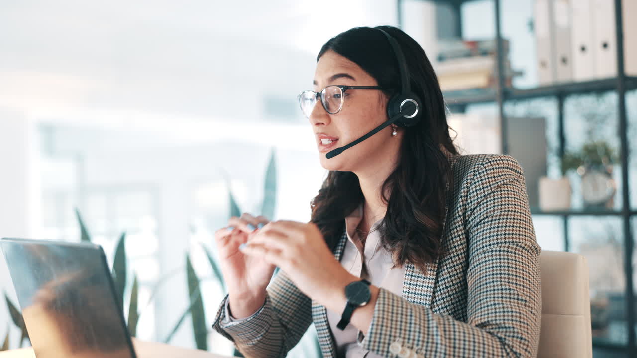 Receptionist, conversation | Premium Stock Video Footage
