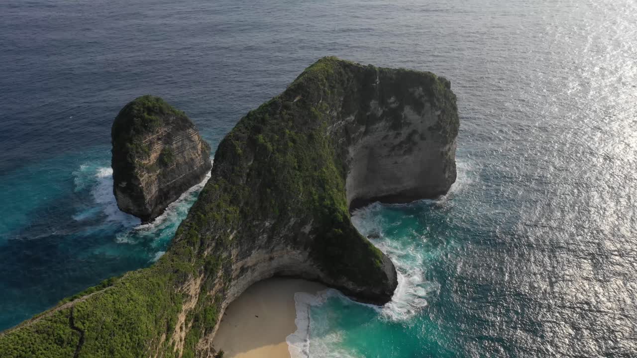 T-rex Shaped Cliffs And White Sand Kelingking Beach Free Stock Video ...