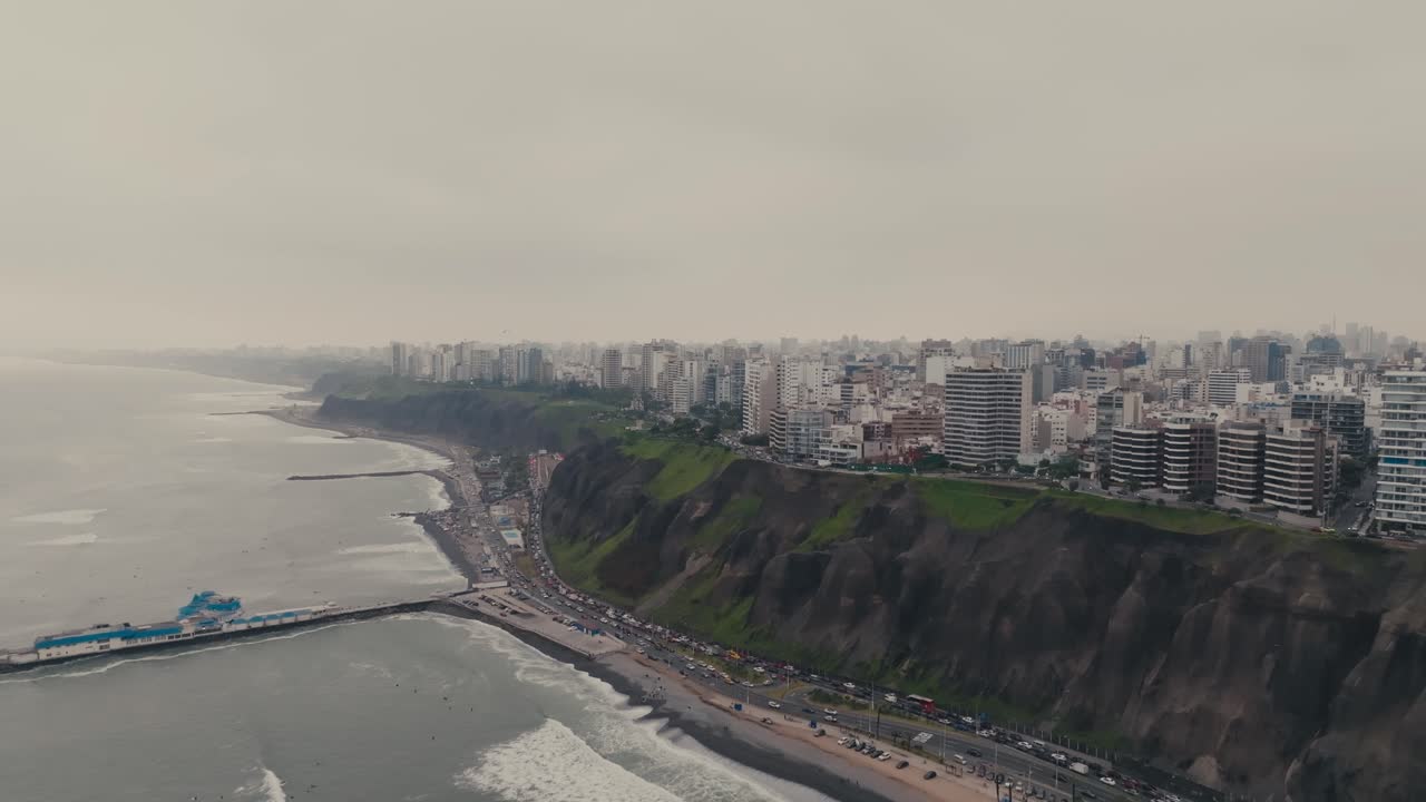 Playa Redondo Park Along The Shoreline Of Miraflores City, Lima ...