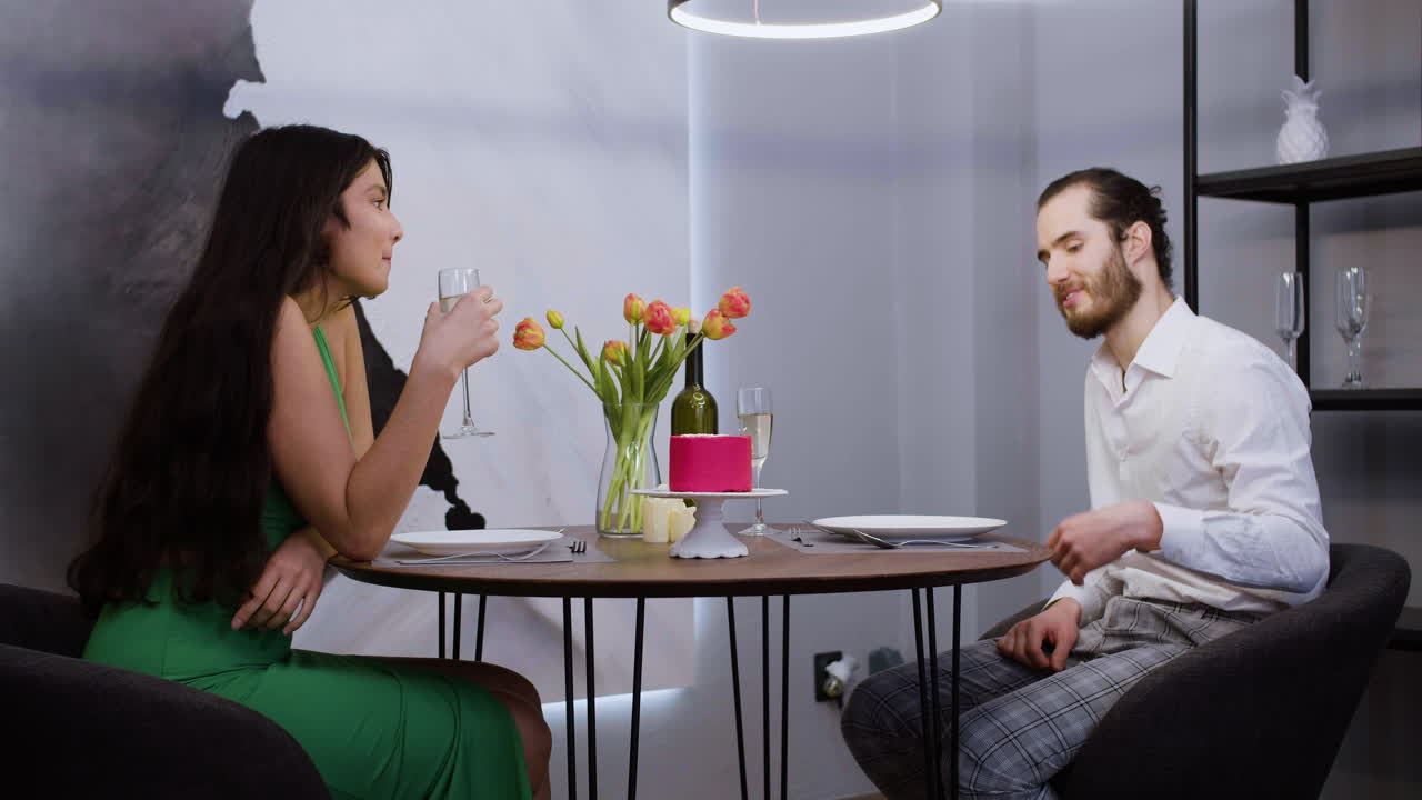 Free stock video - Couple on a romantic date