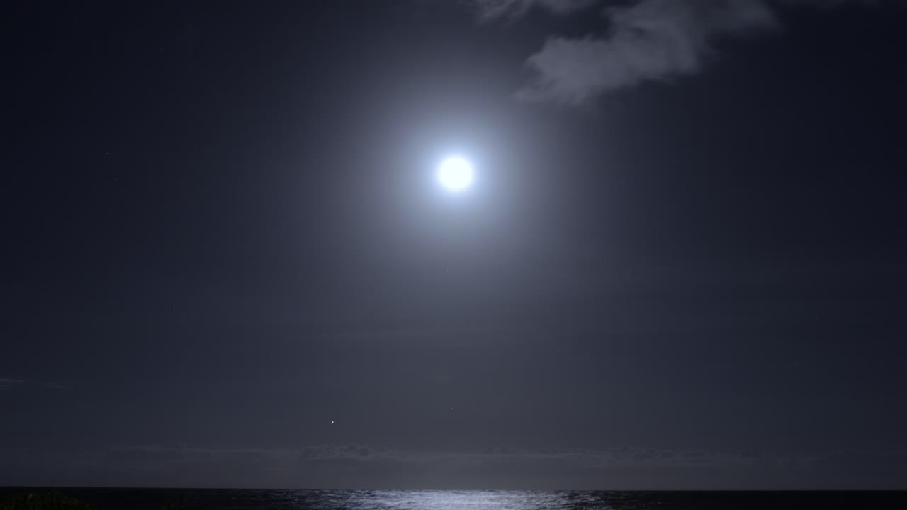 Bright full moon over hawaiian ocean with moving stars Premium Stock ...