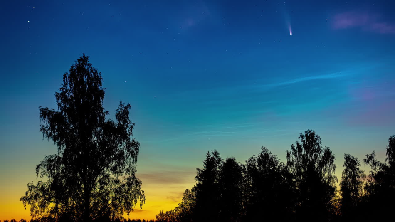 Time Lapse Shot Of Comet NEOWISE At Night Sky After Golden Sunset Free ...