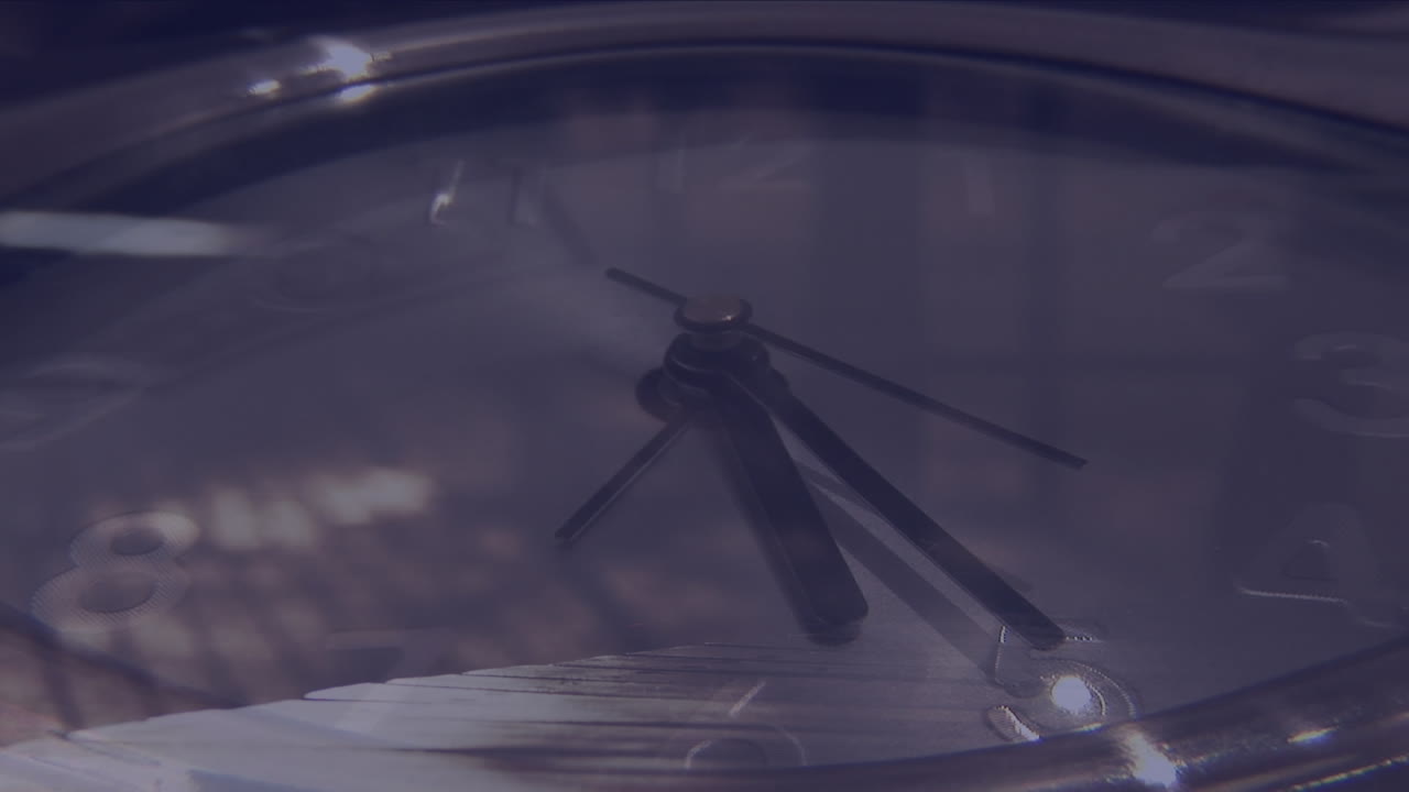 animation of clock over walking people walking on the street | freepik