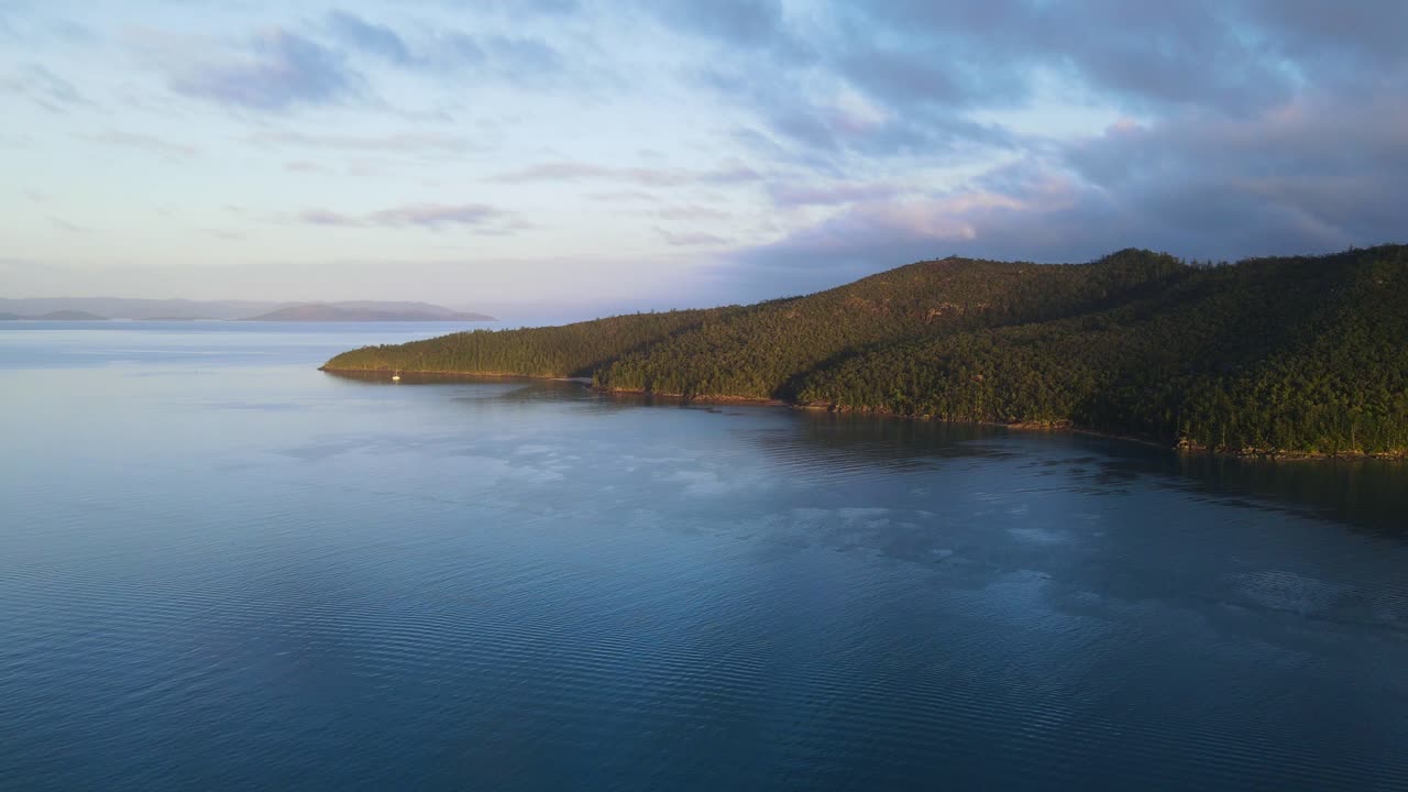 Lush Green Rugged Inlet With Dense Forest In Hook Island, Whitsundays ...