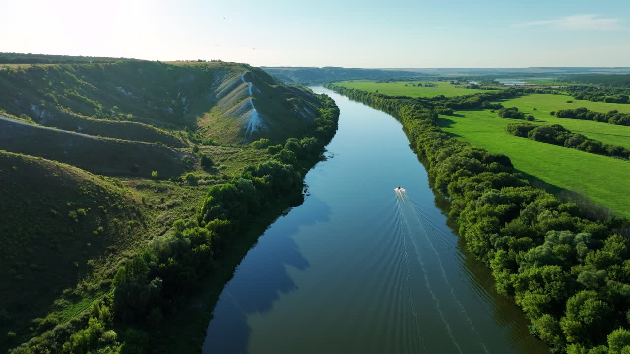 river landscape with boat | freepik