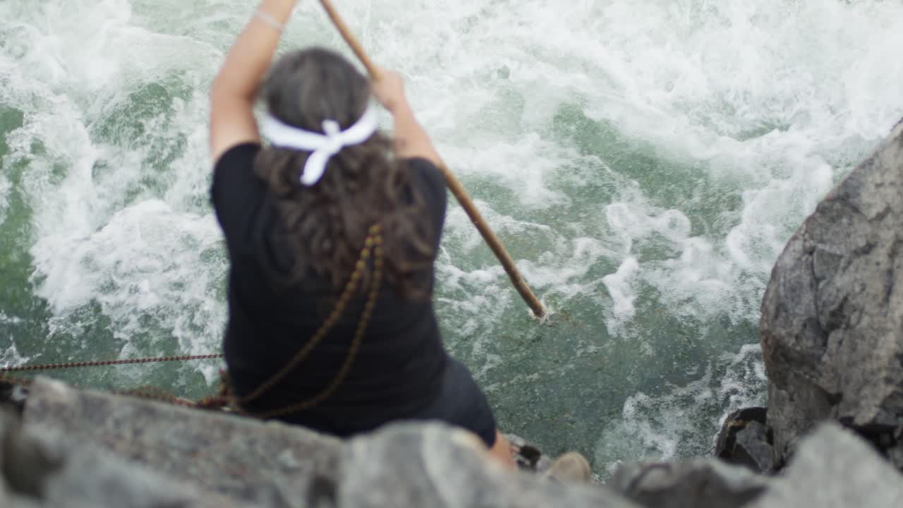 Traditional Indigenous Salmon Fishing Using Dip Nets On A River Free ...