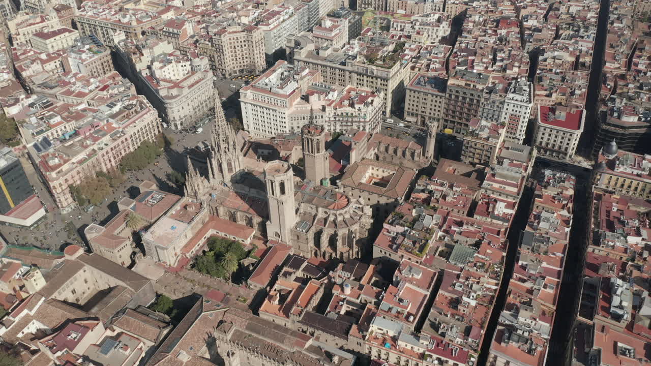 Descarga Gratis Vídeos De Stock De Vista De ángulo Alto De La Histórica Catedral De Barcelona ...