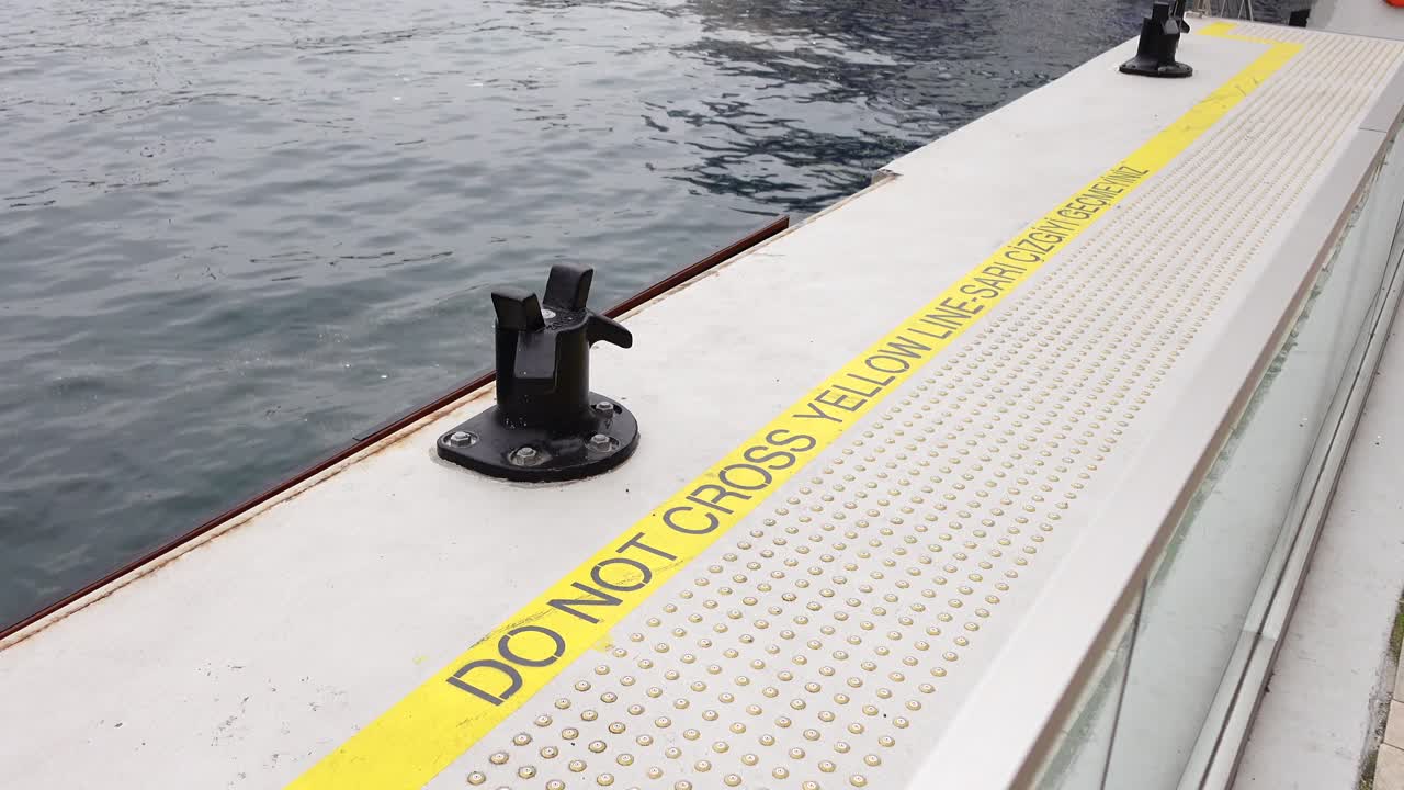 yellow line warning sign on a dock | freepik