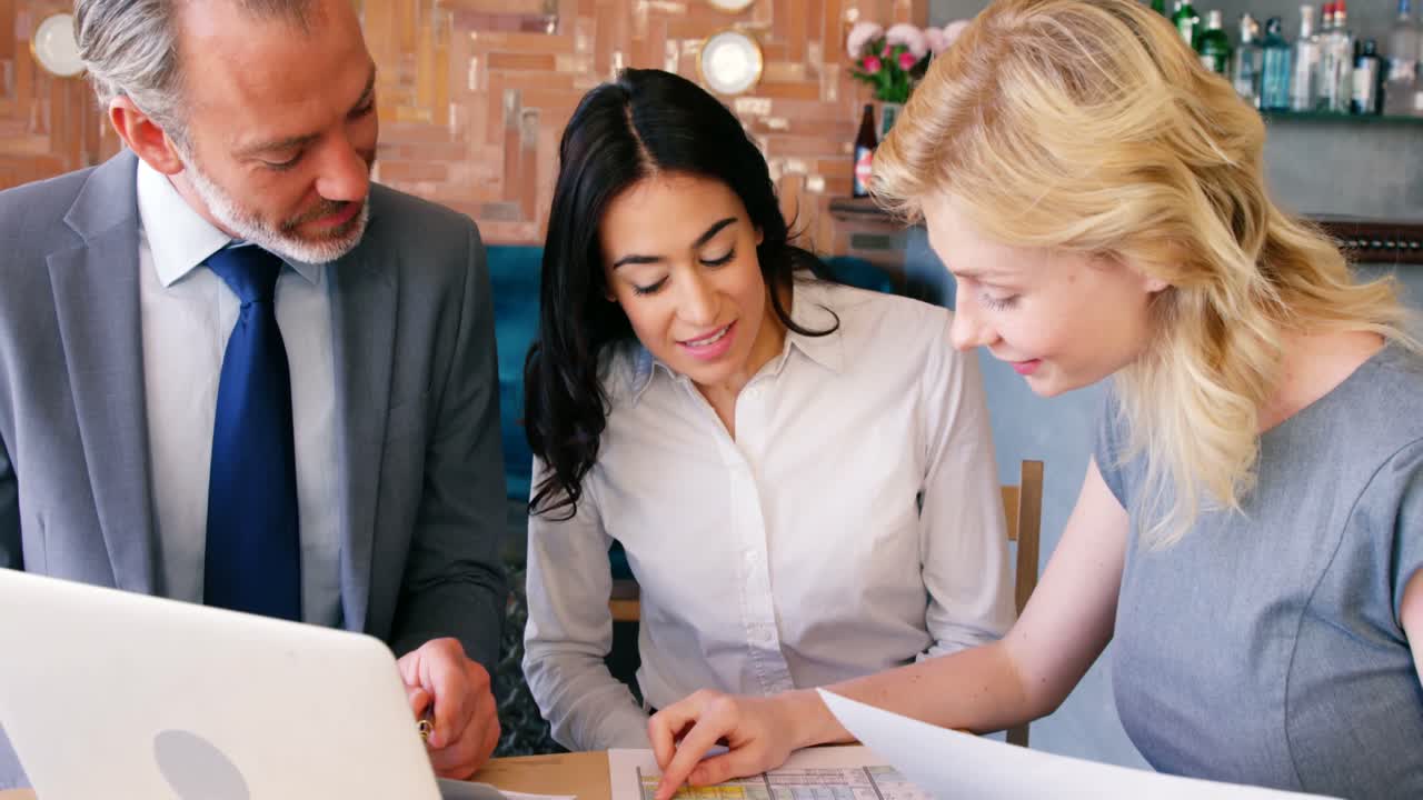 Premium stock video - People working