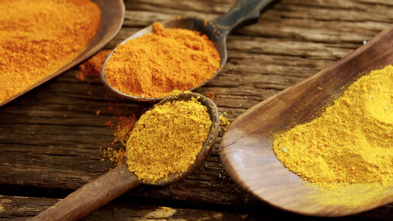 Coriander powder and red chili powder on a wooden table 4k Premium ...