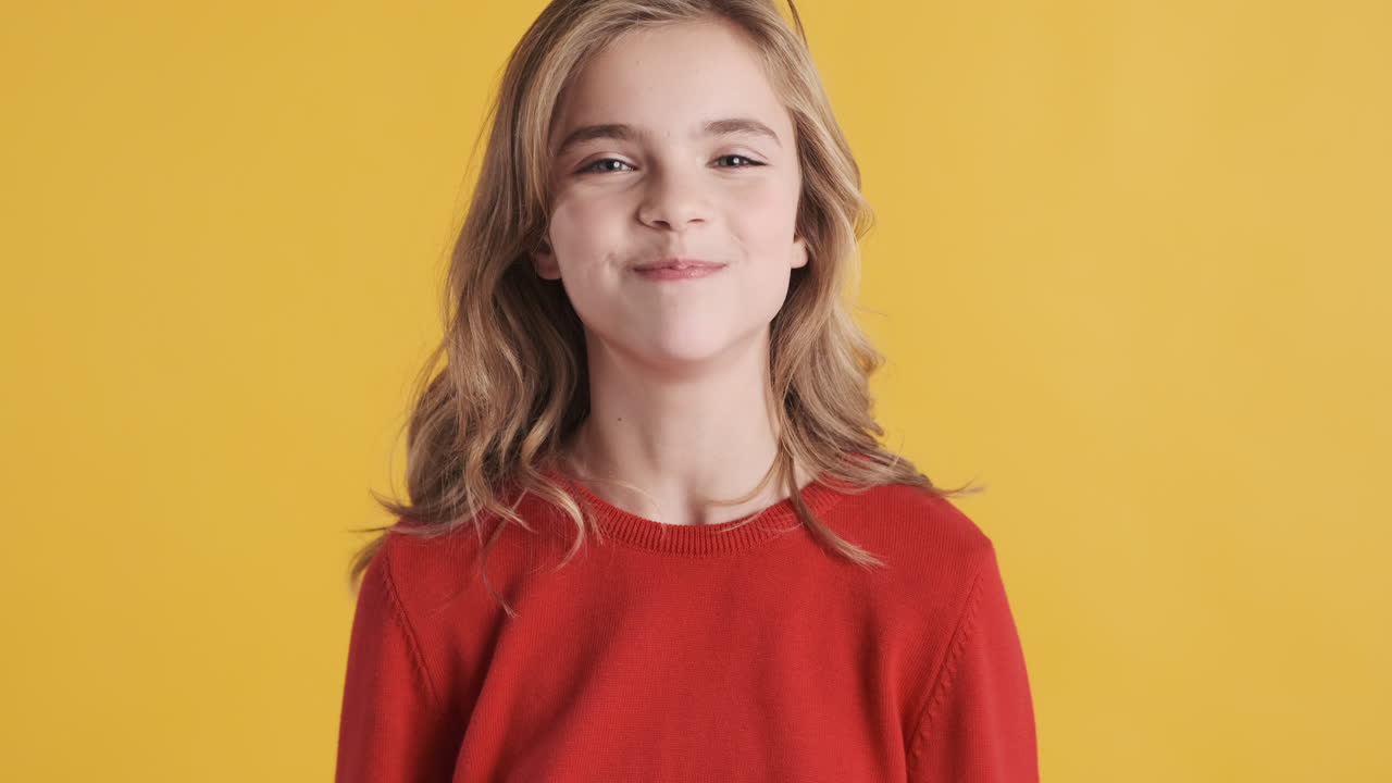 Free Stock Video Teenage Caucasian Girl Chewing Gum And Blowing Bubble