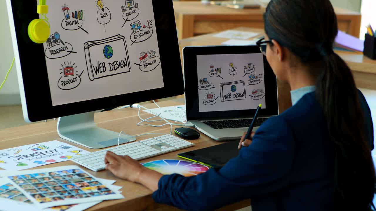 Female graphic designer working over graphic tablet at her desk Premium ...