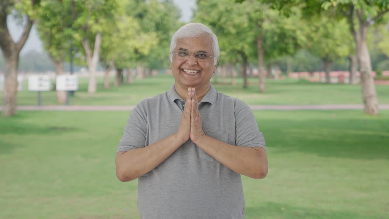 Happy indian old man doing namaste and greeting in park Premium Stock ...