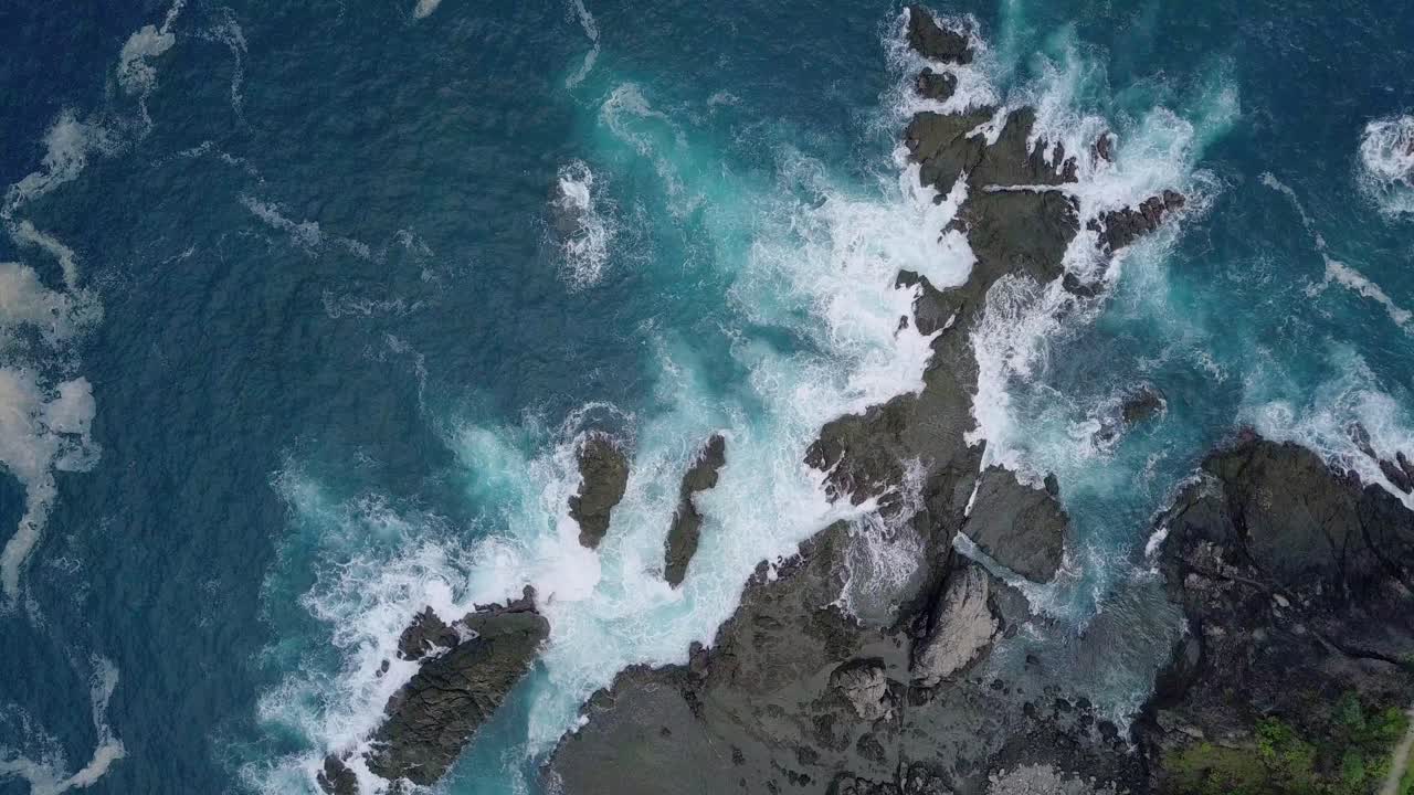 Overhead Shot Of Big Waves Of Indian Ocean Hitting Boulder And Rocks In ...