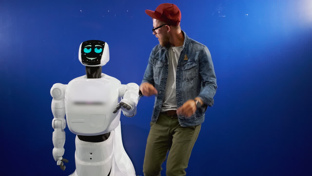 robot and man interaction | freepik