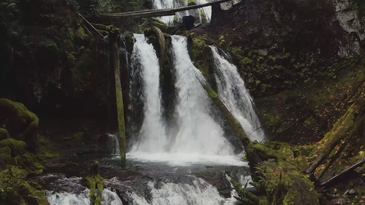 Lower Section Of Panther Creek Falls Cascading Over Small Rocky Ledge ...