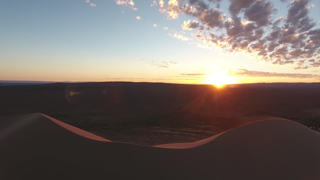 Vídeo de arquivo Gratuito - Aerial drone shot in gobi desert during ...