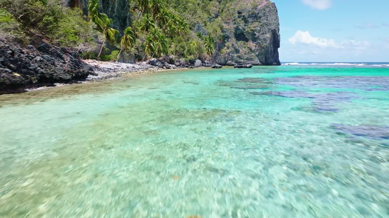Crystal Clear Water Of Ocean In Playa Fronton In Samana Island ...