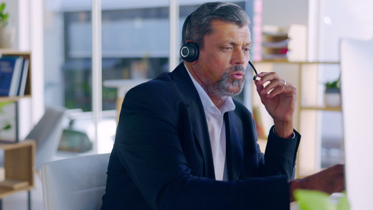 Premium stock video - Crm talk, call center working