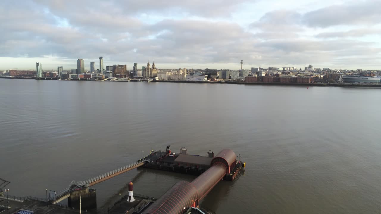 Vídeo Premium - Woodside ferry pueblo terminal vista aérea birkenhead ...