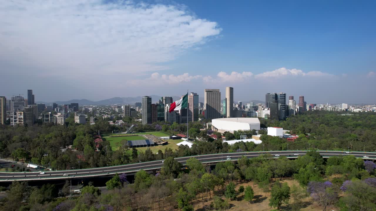 Vídeo Premium - Tomada de avión no tripulado del bosque de chapultepec ...